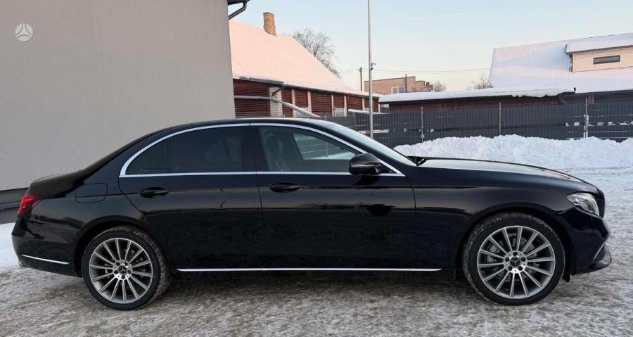 Black Mercedes-Benz E 220 2016 in Raseiniai, with an engine capacity of 2.14 L and mileage of 303 thousand km for 17600 €, photo 12 on AUTOMOTO.COM.LV