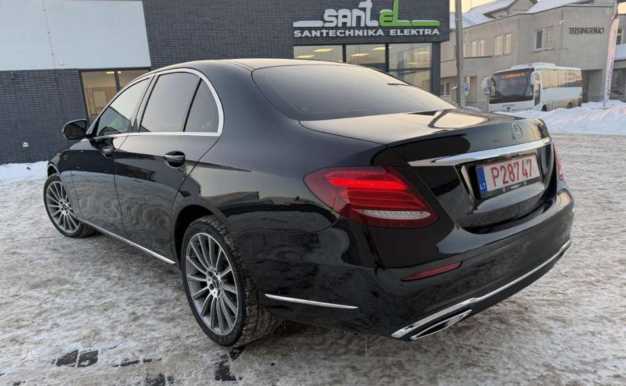 Black Mercedes-Benz E 220 2016 in Raseiniai, with an engine capacity of 2.14 L and mileage of 303 thousand km for 17600 €, photo 14 on AUTOMOTO.COM.LV