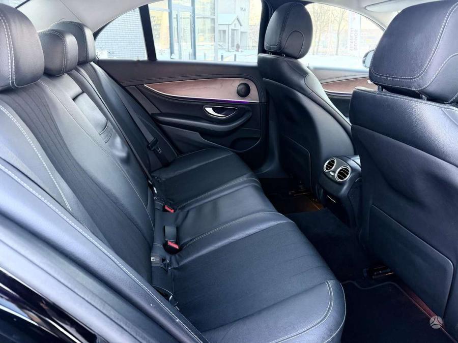Black Mercedes-Benz E 220 2016 in Raseiniai, with an engine capacity of 2.14 L and mileage of 303 thousand km for 17600 €, photo 21 on AUTOMOTO.COM.LV