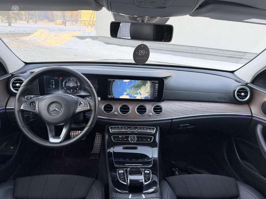 Black Mercedes-Benz E 220 2016 in Raseiniai, with an engine capacity of 2.14 L and mileage of 303 thousand km for 17600 €, photo 26 on AUTOMOTO.COM.LV