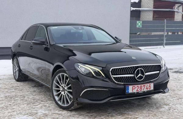 Black Mercedes-Benz E 220 2016 in Vilnius, with an engine capacity of 1.95 L and mileage of 303 thousand km for 17600 €, photo 4 on AUTOMOTO.COM.LV