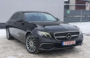 Black Mercedes-Benz E 220 2016 in Vilnius, with an engine capacity of 1.95 L and mileage of 303 thousand km for 17600 €, photo 4 on AUTOMOTO.COM.LV