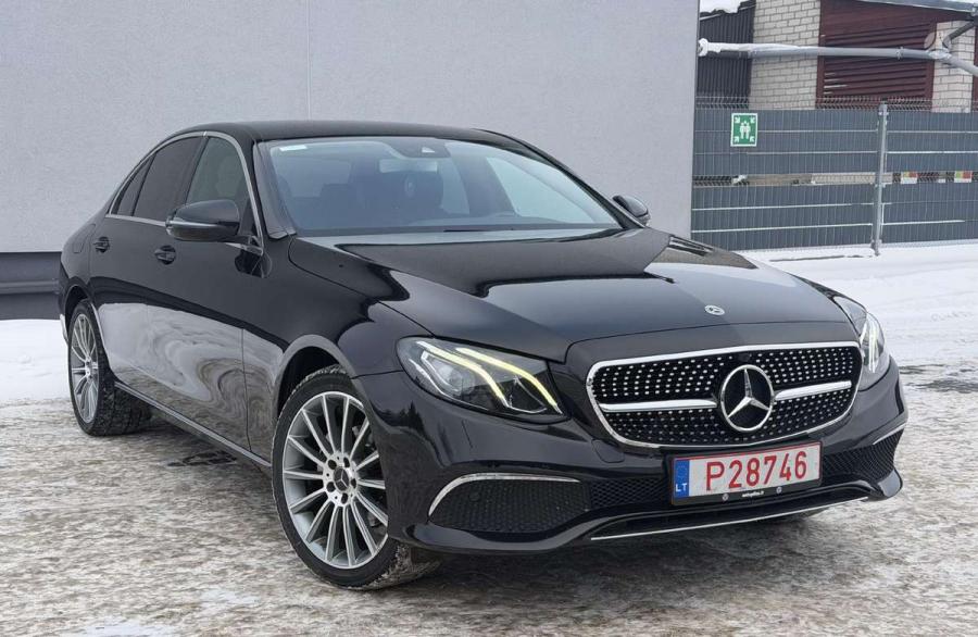 Black Mercedes-Benz E 220 2016 in Vilnius, with an engine capacity of 1.95 L and mileage of 303 thousand km for 17600 €, photo 4 on AUTOMOTO.COM.LV