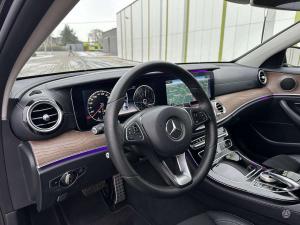 Black Mercedes-Benz E 220 2016 in Vilnius, with an engine capacity of 1.95 L and mileage of 303 thousand km for 17600 €, photo 6 on AUTOMOTO.COM.LV