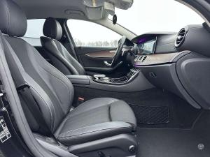 Black Mercedes-Benz E 220 2016 in Vilnius, with an engine capacity of 1.95 L and mileage of 303 thousand km for 17600 €, photo 14 on AUTOMOTO.COM.LV