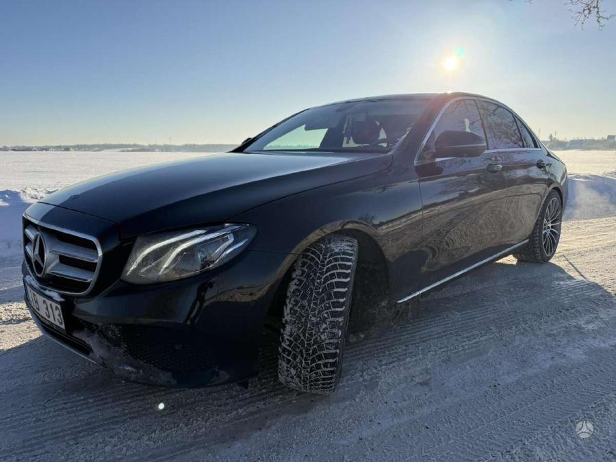 Melns Mercedes-Benz E 220 2016 Viļņa, ar dzinēja tilpumu 1.95 L un nobraukumu 267 tūkst. km par 19200 €, foto 1 vietnē AUTOMOTO.COM.LV