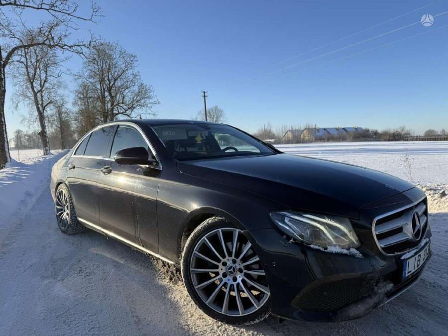 Melns Mercedes-Benz E 220 2016 Viļņa, ar dzinēja tilpumu 1.95 L un nobraukumu 267 tūkst. km par 19200 €, foto 2 vietnē AUTOMOTO.COM.LV