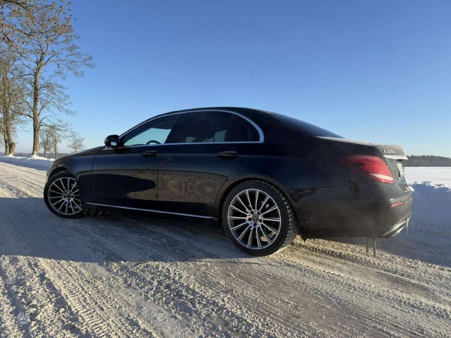 Melns Mercedes-Benz E 220 2016 Viļņa, ar dzinēja tilpumu 1.95 L un nobraukumu 267 tūkst. km par 19200 €, foto 4 vietnē AUTOMOTO.COM.LV