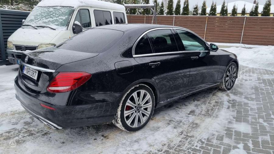 Melns Mercedes-Benz E 220 2016 Viļņa, ar dzinēja tilpumu 1.95 L un nobraukumu 274 tūkst. km par 17500 €, foto 3 vietnē AUTOMOTO.COM.LV