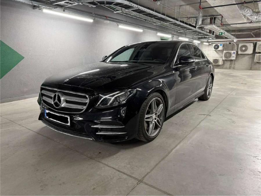 Black Mercedes-Benz E 220 2016 in Vilnius, with an engine capacity of 1.95 L and mileage of 302 thousand km for 18300 €, photo 1 on AUTOMOTO.COM.LV