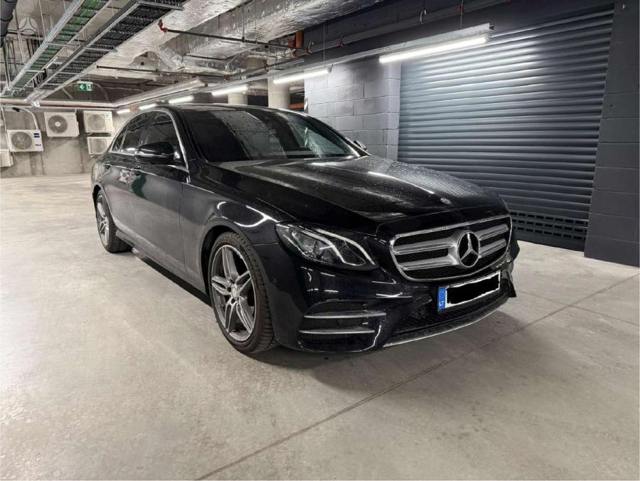 Black Mercedes-Benz E 220 2016 in Vilnius, with an engine capacity of 1.95 L and mileage of 302 thousand km for 18300 €, photo 2 on AUTOMOTO.COM.LV