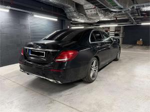 Black Mercedes-Benz E 220 2016 in Vilnius, with an engine capacity of 1.95 L and mileage of 302 thousand km for 18300 €, photo 3 on AUTOMOTO.COM.LV