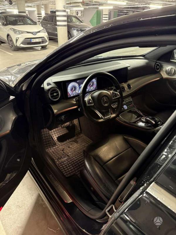 Black Mercedes-Benz E 220 2016 in Vilnius, with an engine capacity of 1.95 L and mileage of 302 thousand km for 18300 €, photo 5 on AUTOMOTO.COM.LV