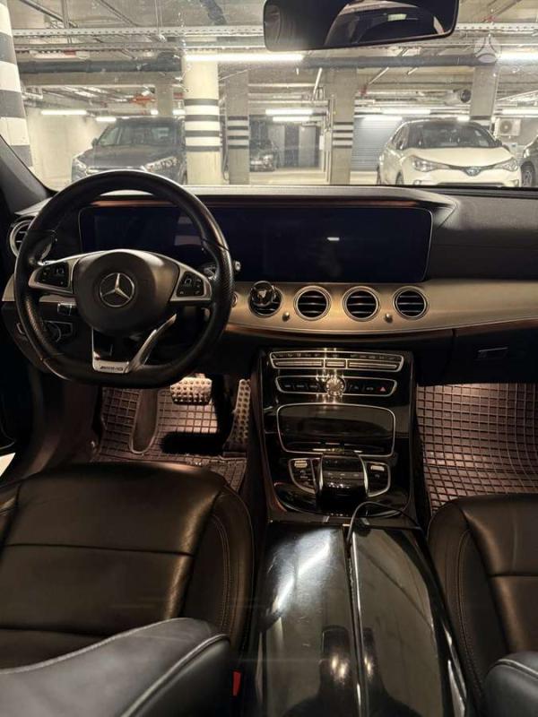 Black Mercedes-Benz E 220 2016 in Vilnius, with an engine capacity of 1.95 L and mileage of 302 thousand km for 18300 €, photo 8 on AUTOMOTO.COM.LV