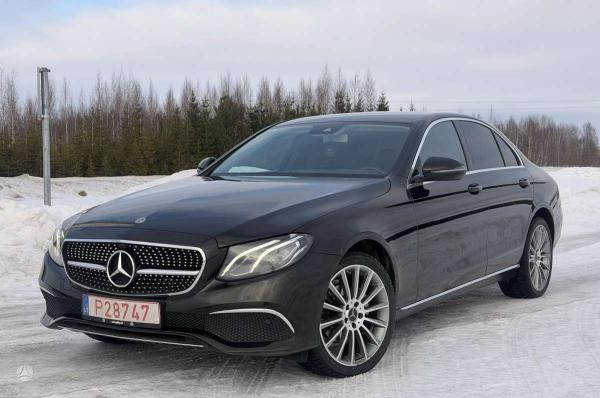 Black Mercedes-Benz E 220 2016 in Raseiniai, with an engine capacity of 1.95 L and mileage of 300 thousand km for 15850 €, photo 1 on AUTOMOTO.COM.LV
