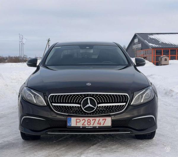 Melns Mercedes-Benz E 220 2016 Raseiniai, ar dzinēja tilpumu 1.95 L un nobraukumu 300 tūkst. km par 15850 €, foto 2 vietnē AUTOMOTO.COM.LV