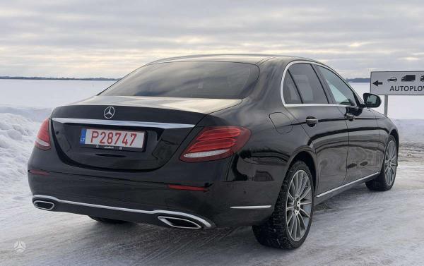 Melns Mercedes-Benz E 220 2016 Raseiniai, ar dzinēja tilpumu 1.95 L un nobraukumu 300 tūkst. km par 15850 €, foto 5 vietnē AUTOMOTO.COM.LV