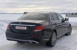 Melns Mercedes-Benz E 220 2016 Raseiniai, ar dzinēja tilpumu 1.95 L un nobraukumu 300 tūkst. km par 15850 €, foto 9 vietnē AUTOMOTO.COM.LV
