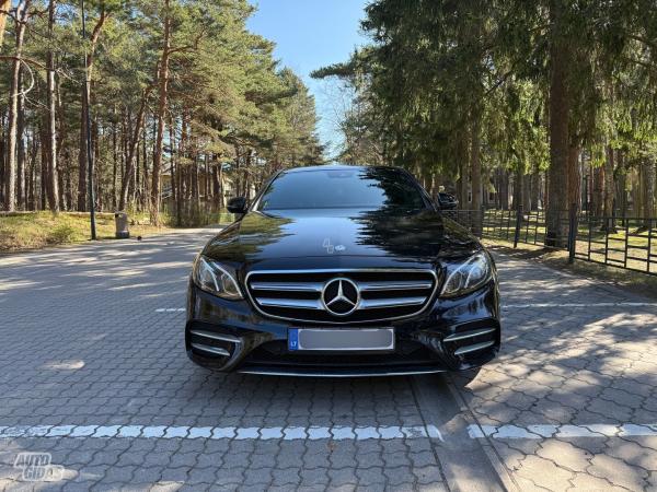 Black Mercedes-Benz E 220 2016 in Vilnius, with an engine capacity of 2.00 L and mileage of 306 thousand km for 17900 €, photo 2 on AUTOMOTO.COM.LV