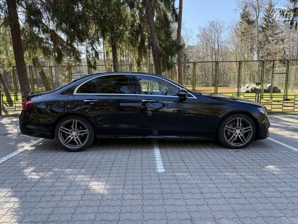 Black Mercedes-Benz E 220 2016 in Vilnius, with an engine capacity of 2.00 L and mileage of 306 thousand km for 17900 €, photo 4 on AUTOMOTO.COM.LV