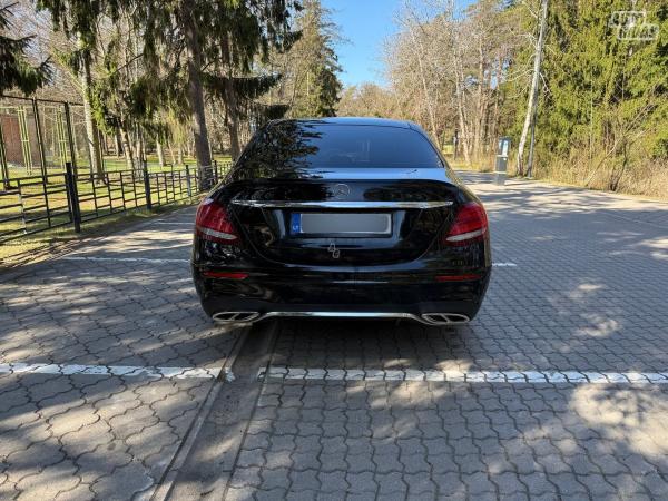 Black Mercedes-Benz E 220 2016 in Vilnius, with an engine capacity of 2.00 L and mileage of 306 thousand km for 17900 €, photo 6 on AUTOMOTO.COM.LV