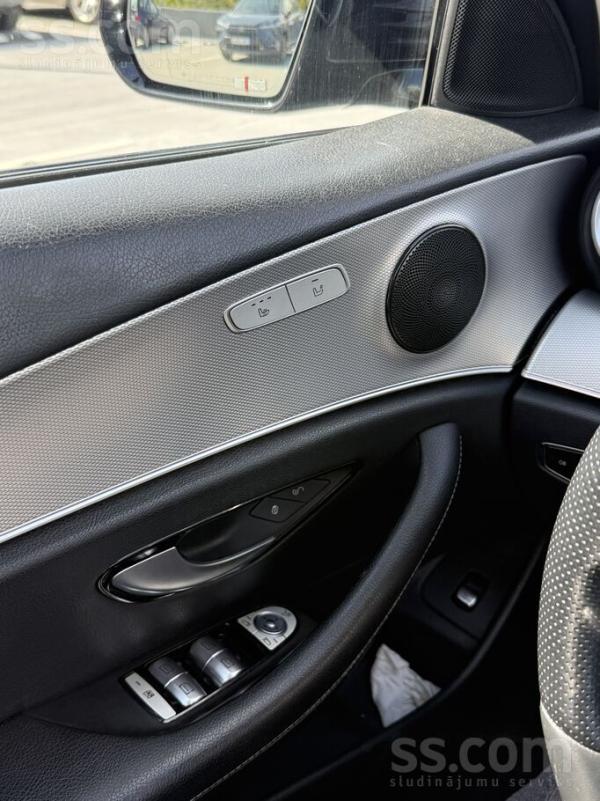 Black Mercedes-Benz E 220 2016 in Riga, with an engine capacity of 2.20 L and mileage of 264 thousand km for 12500 €, photo 9 on AUTOMOTO.COM.LV