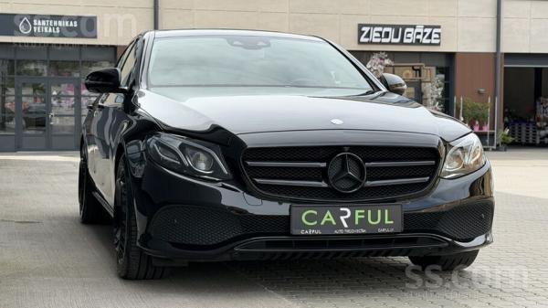 Black Mercedes-Benz E 220 2016 in Riga, with an engine capacity of 2.00 L and mileage of 155 thousand km for 18900 €, photo 2 on AUTOMOTO.COM.LV