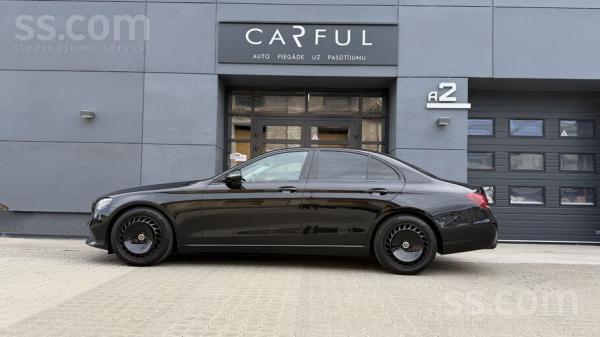 Black Mercedes-Benz E 220 2016 in Riga, with an engine capacity of 2.00 L and mileage of 155 thousand km for 18900 €, photo 5 on AUTOMOTO.COM.LV