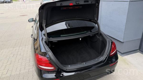 Black Mercedes-Benz E 220 2016 in Riga, with an engine capacity of 2.00 L and mileage of 155 thousand km for 18900 €, photo 9 on AUTOMOTO.COM.LV