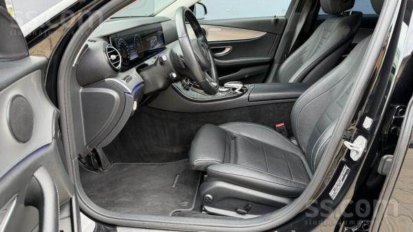 Black Mercedes-Benz E 220 2016 in Riga, with an engine capacity of 2.00 L and mileage of 155 thousand km for 18900 €, photo 10 on AUTOMOTO.COM.LV