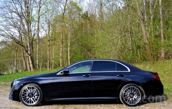 Black Mercedes-Benz E 220 2016 in Tukums, with an engine capacity of 2.00 L and mileage of 278 thousand km for 19800 €, photo 4 on AUTOMOTO.COM.LV