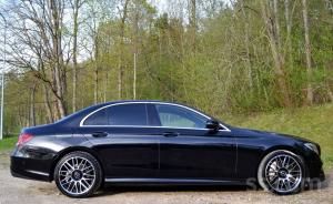 Black Mercedes-Benz E 220 2016 in Tukums, with an engine capacity of 2.00 L and mileage of 278 thousand km for 19800 €, photo 7 on AUTOMOTO.COM.LV