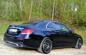 Black Mercedes-Benz E 220 2016 in Tukums, with an engine capacity of 2.00 L and mileage of 278 thousand km for 19800 €, photo 8 on AUTOMOTO.COM.LV