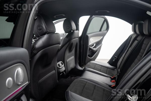 Черный Мерседес E 220 2016 в Таллин, объемом двигателя 2.00 л и пробегом 238 тыс. км за 19499 €, фото 8 на AUTOMOTO.COM.LV
