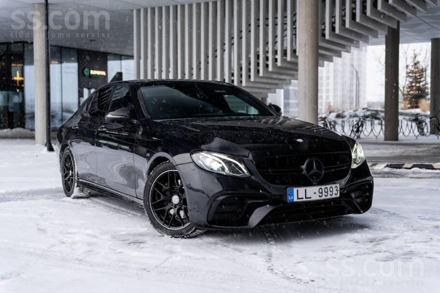 Черный Мерседес E 220 2016 в Рига, объемом двигателя 2.00 л и пробегом 349 тыс. км за 19999 €, фото 1 на AUTOMOTO.COM.LV