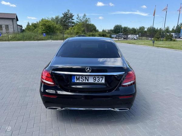 Black Mercedes-Benz E 220 2016 in Telschi, with an engine capacity of 1.95 L and mileage of 272 thousand km for 17500 €, photo 5 on AUTOMOTO.COM.LV
