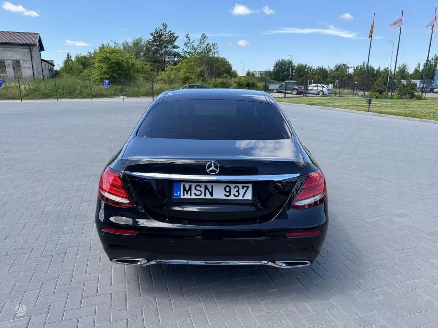 Черный Мерседес E 220 2016 в Тельшяй, объемом двигателя 1.95 л и пробегом 272 тыс. км за 17500 €, фото 6 на AUTOMOTO.COM.LV