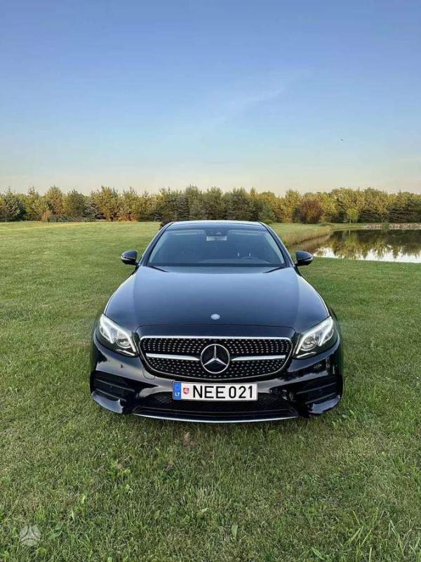 Black Mercedes-Benz E 220 2016 in Taurage, with an engine capacity of 1.95 L and mileage of 184 thousand km for 14499 €, photo 4 on AUTOMOTO.COM.LV