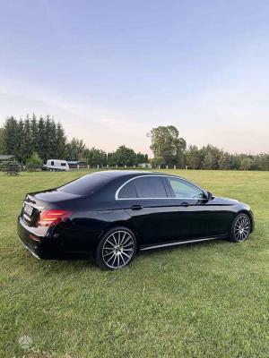 Черный Мерседес E 220 2016 в Таураге, объемом двигателя 1.95 л и пробегом 184 тыс. км за 14499 €, фото 9 на AUTOMOTO.COM.LV