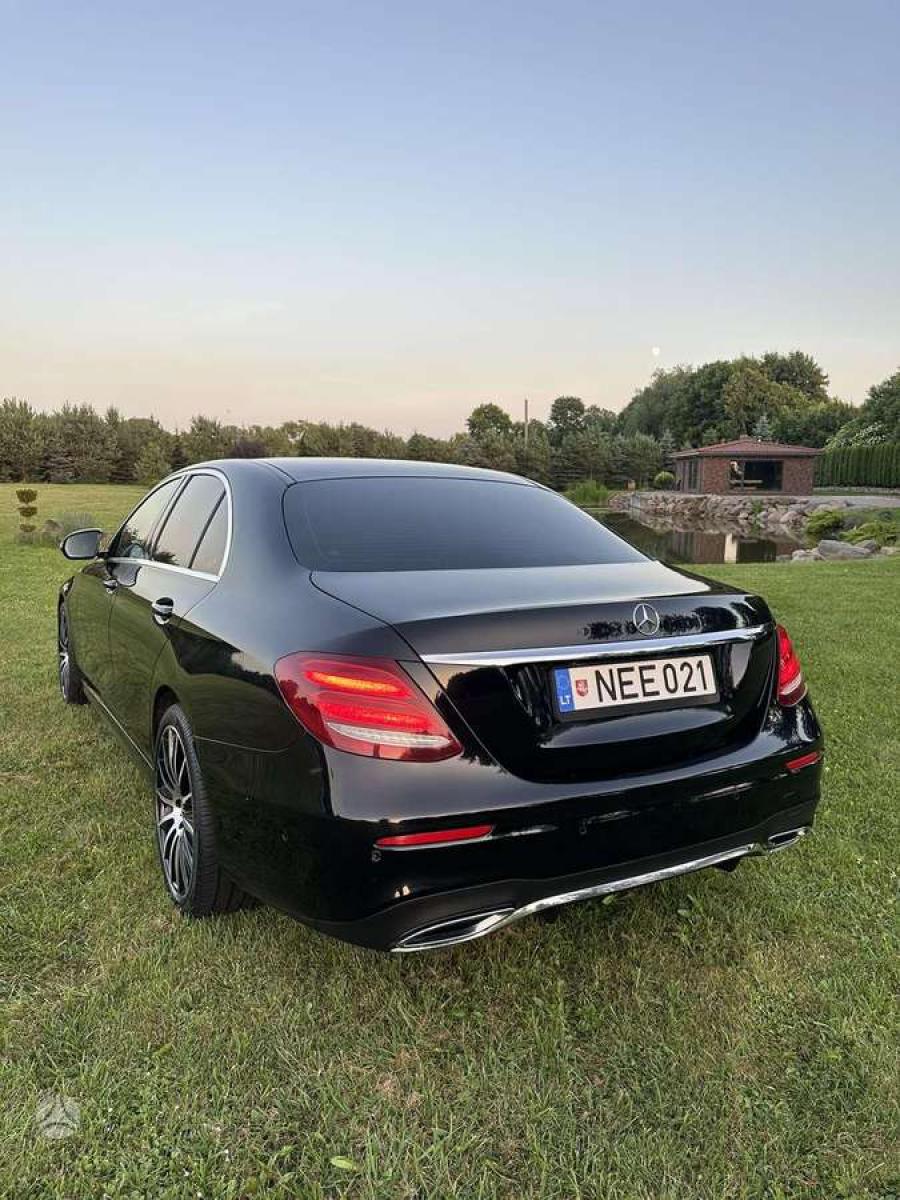 Черный Мерседес E 220 2016 в Таураге, объемом двигателя 1.95 л и пробегом 184 тыс. км за 14499 €, фото 10 на AUTOMOTO.COM.LV
