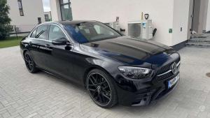 Melns Mercedes-Benz E 220 2016 Viļņa, ar dzinēja tilpumu 1.95 L un nobraukumu 182 tūkst. km par 22999 €, foto  vietnē AUTOMOTO.COM.LV