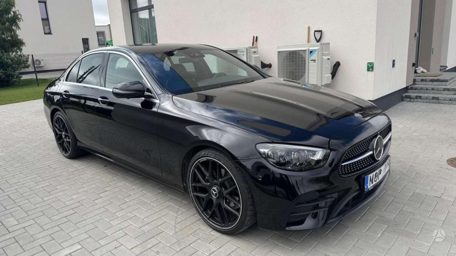 Black Mercedes-Benz E 220 2016 in Vilnius, with an engine capacity of 1.95 L and mileage of 182 thousand km for 22999 €, photo 1 on AUTOMOTO.COM.LV
