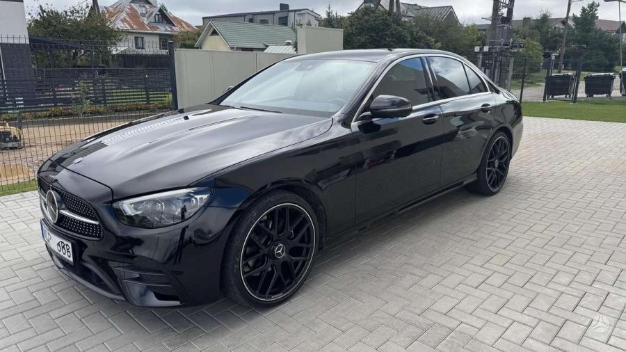 Black Mercedes-Benz E 220 2016 in Vilnius, with an engine capacity of 1.95 L and mileage of 182 thousand km for 22999 €, photo 3 on AUTOMOTO.COM.LV