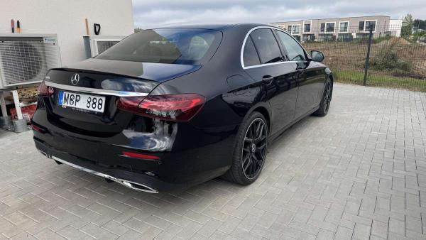 Melns Mercedes-Benz E 220 2016 Viļņa, ar dzinēja tilpumu 1.95 L un nobraukumu 182 tūkst. km par 22999 €, foto 3 vietnē AUTOMOTO.COM.LV