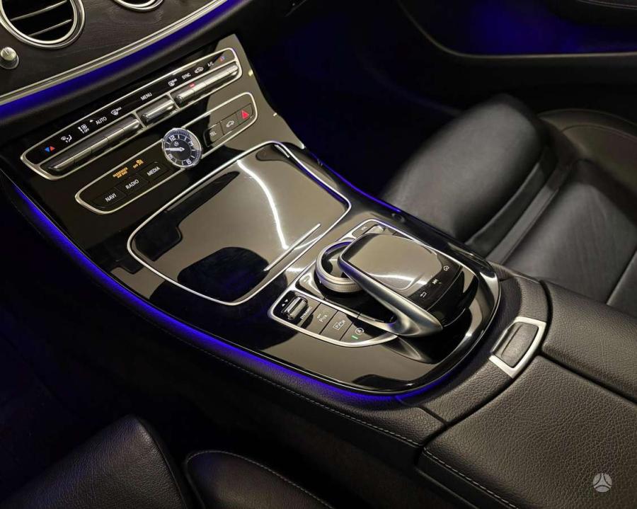 Black Mercedes-Benz E 220 2016 in Marijampole, with an engine capacity of 2.20 L and mileage of 326 thousand km for 16450 €, photo 26 on AUTOMOTO.COM.LV