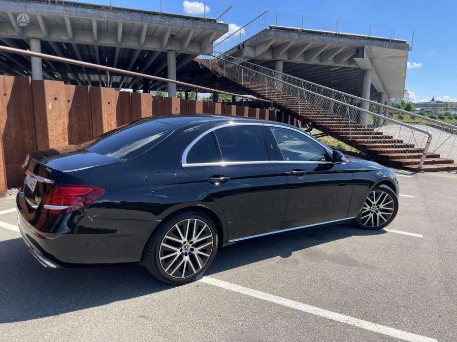 Black Mercedes-Benz E 220 2016 in Kaunas, with an engine capacity of 1.95 L and mileage of 280 thousand km for 14900 €, photo 1 on AUTOMOTO.COM.LV