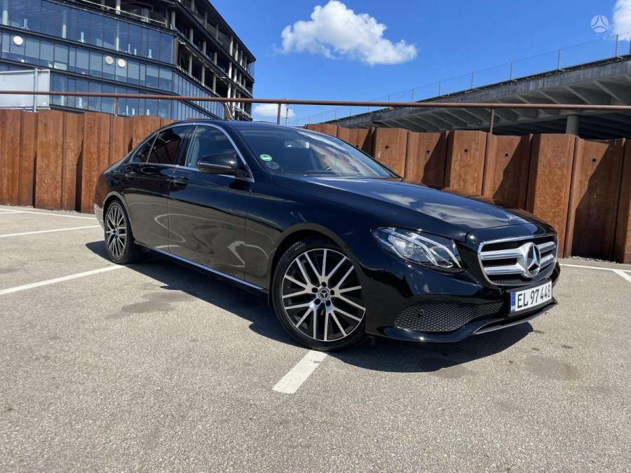 Black Mercedes-Benz E 220 2016 in Kaunas, with an engine capacity of 1.95 L and mileage of 280 thousand km for 14900 €, photo 3 on AUTOMOTO.COM.LV