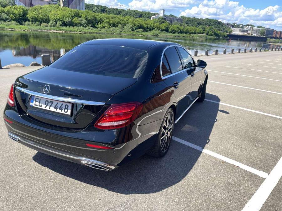 Black Mercedes-Benz E 220 2016 in Kaunas, with an engine capacity of 1.95 L and mileage of 280 thousand km for 14900 €, photo 7 on AUTOMOTO.COM.LV