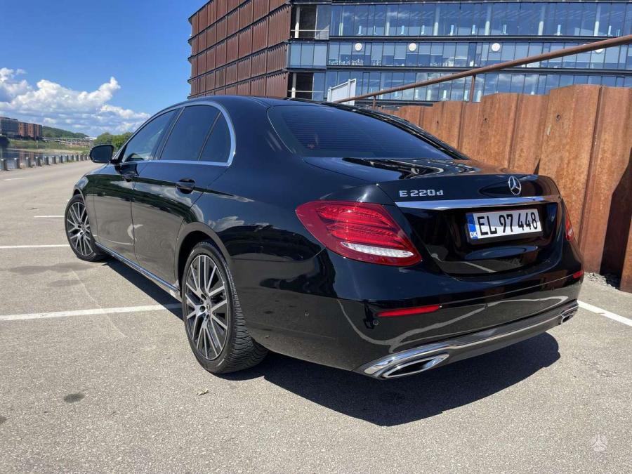 Black Mercedes-Benz E 220 2016 in Kaunas, with an engine capacity of 1.95 L and mileage of 280 thousand km for 14900 €, photo 15 on AUTOMOTO.COM.LV