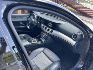 Black Mercedes-Benz E 220 2016 in Kaunas, with an engine capacity of 1.95 L and mileage of 280 thousand km for 14900 €, photo 21 on AUTOMOTO.COM.LV